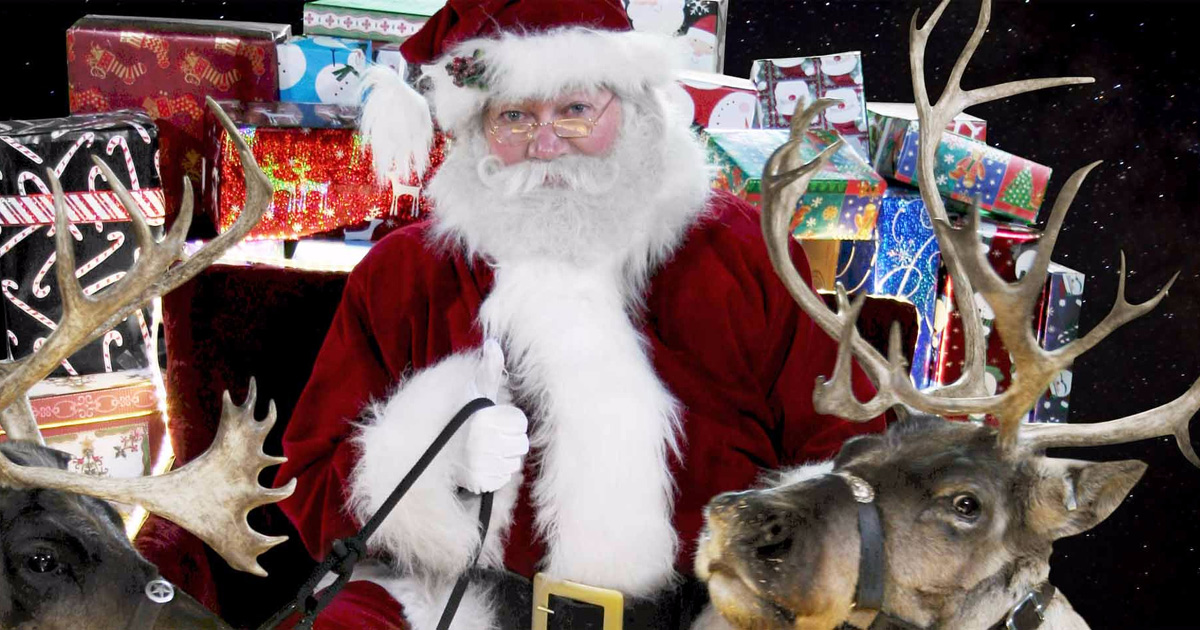 Pictures of Santa's Reindeer Barn: Santa's Magic Photo Album